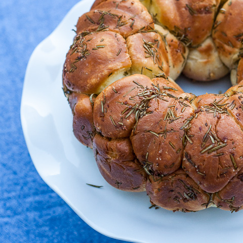 Cheese-Stuffed Monkey Bread